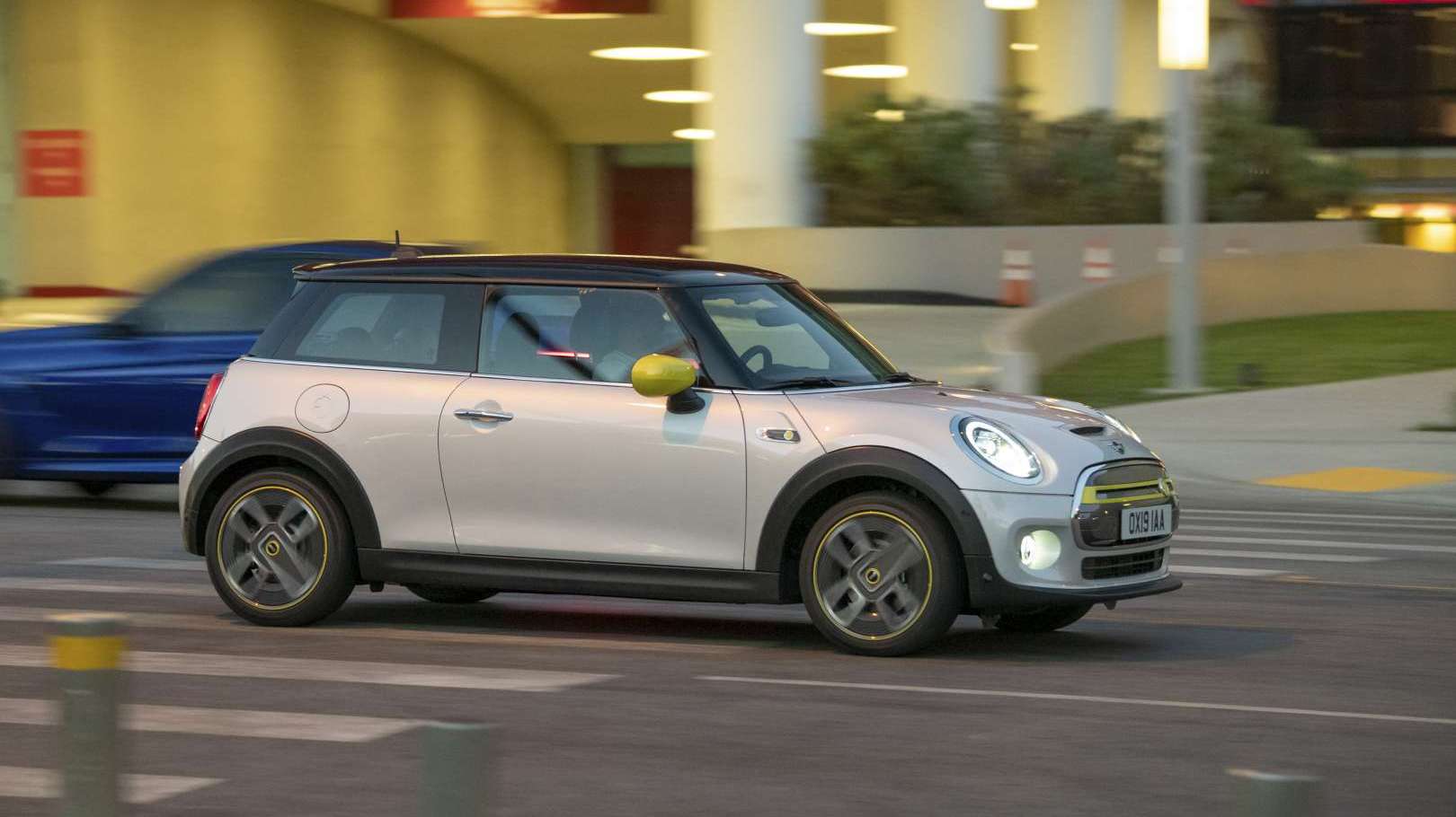 2020 MINI Cooper SE: electrified MINI joins the EV game - Daily Luxury