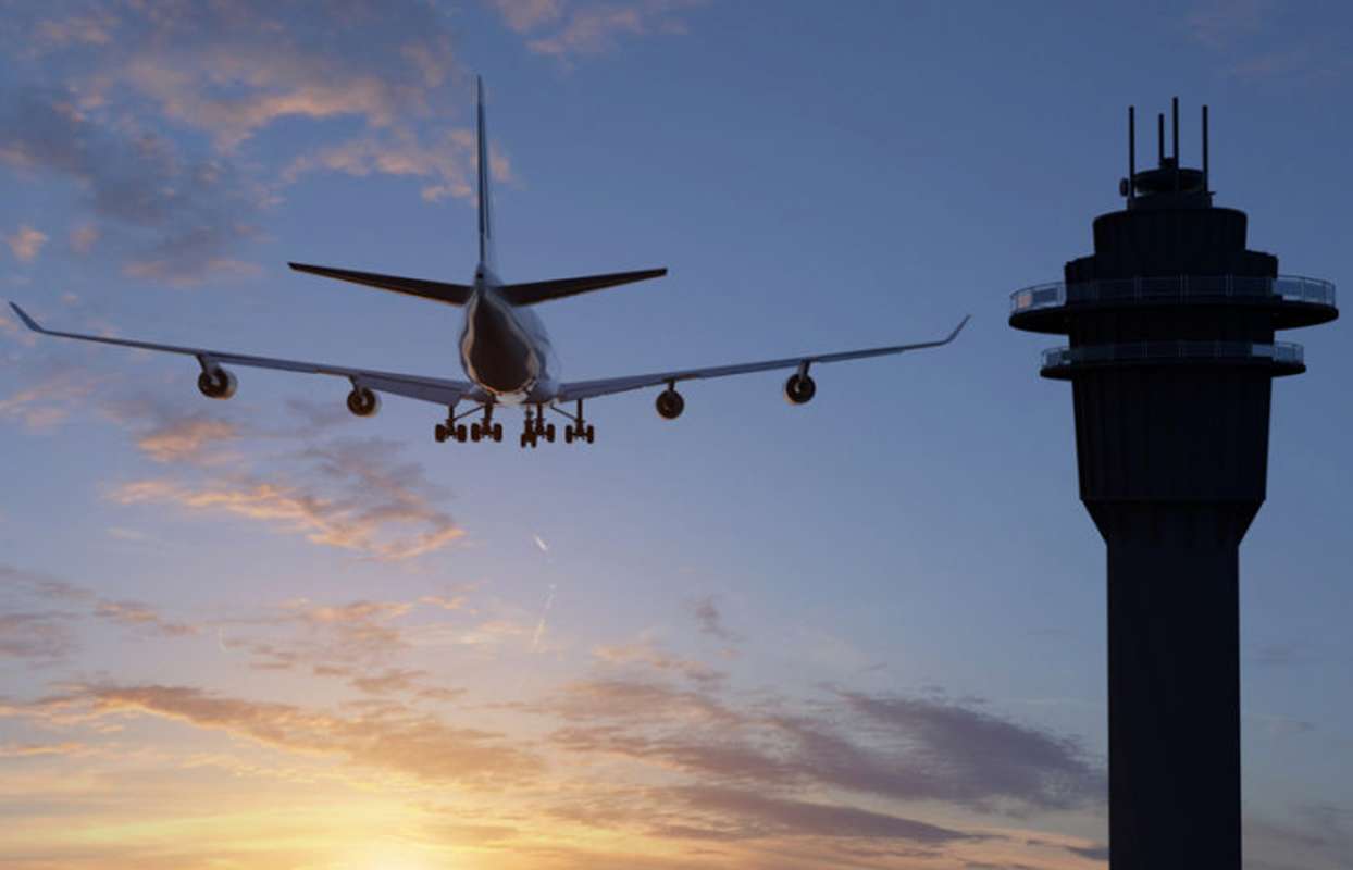 Why planes fly so high in sky: essential things to know during next ...