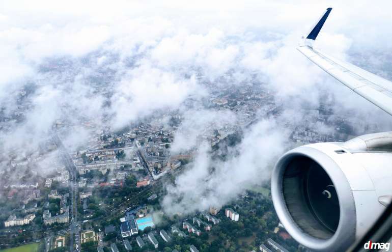 Why planes fly so high in sky: essential things to know during next ...