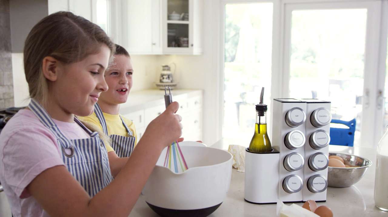 Chef Caddy is a modular spice rack with handy recipes - Daily Luxury