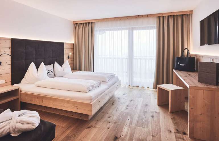 Ways to make hotel stays feel more like home - Daily Luxury