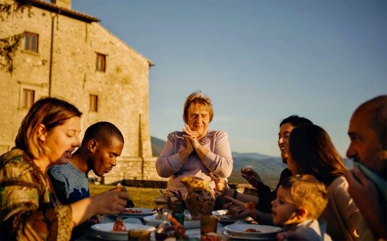 Airbnb Cooking Experiences is a game-changer for home cooks - Daily Luxury