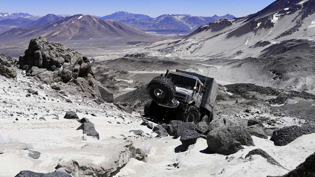 Mercedes-Benz Unimog sets new altitude record by climbing the world’s ...