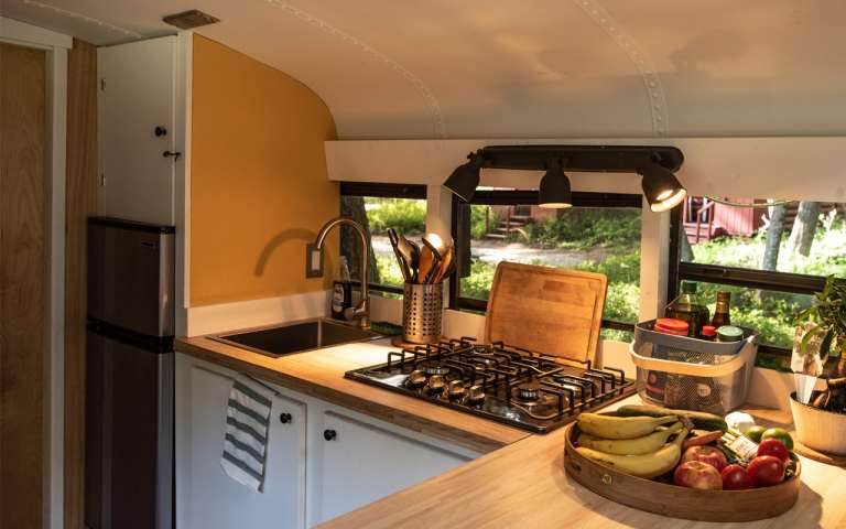 Mybushotel converts old school buses into hotels on wheels - Daily Luxury