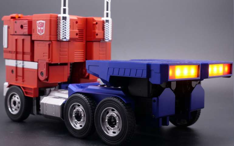 Hasbro’s self-transforming Optimus Prime responds to voice-commands ...