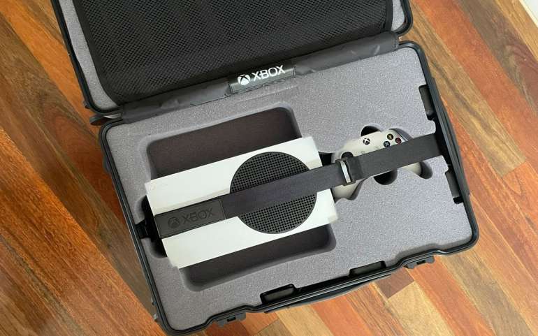Xbox Series S suitcase - A winnable merchandise for traveling gamers ...