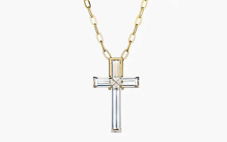 World first ‘solitaire cross’ features sustainably grown diamond and ...